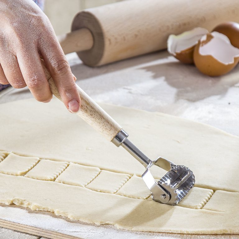 Jaka forma do wykrawania i lepienia pierogów i uszek? | Garneczki.pl - blog