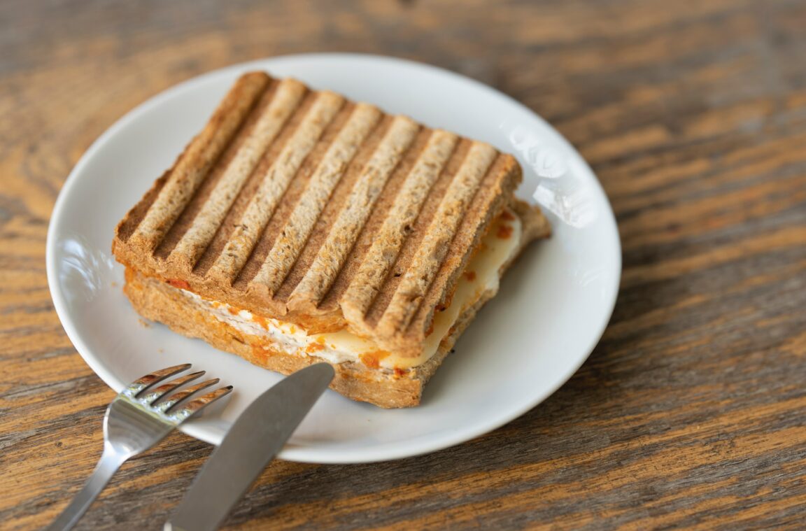 Tosty – jak zrobić najlepsze? Podpowiadamy! | Garneczki.pl - blog